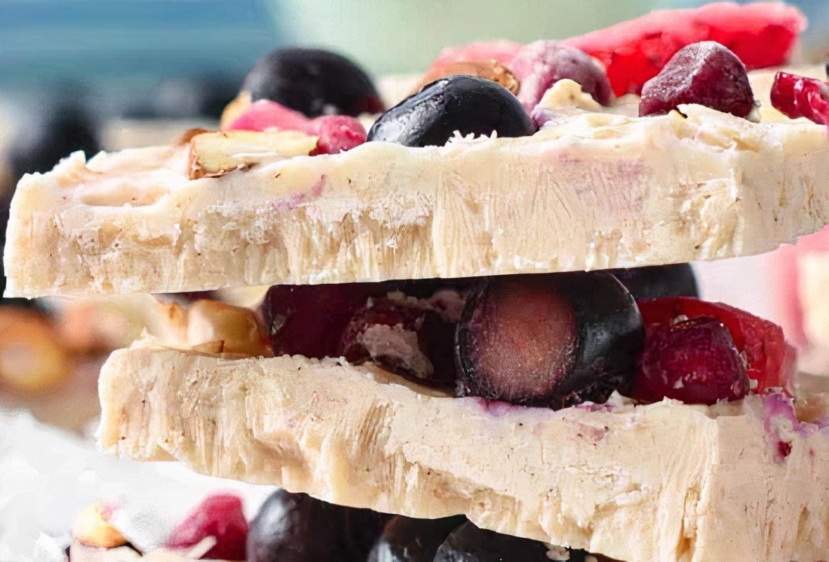 Berry Cheesecake Frozen Bark – Blended Bites