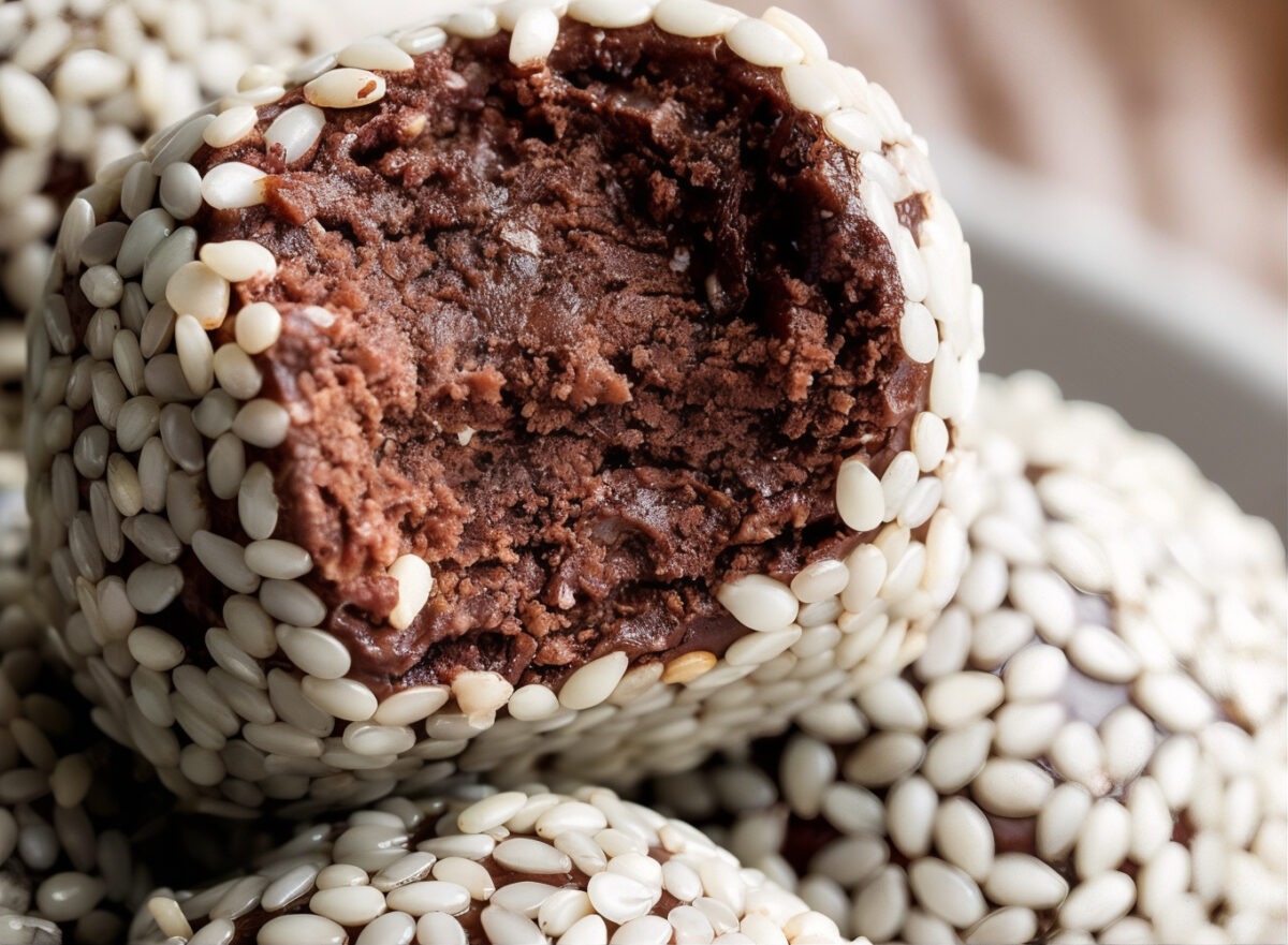 Tahini Chocolate Bliss Balls – Blended Bites